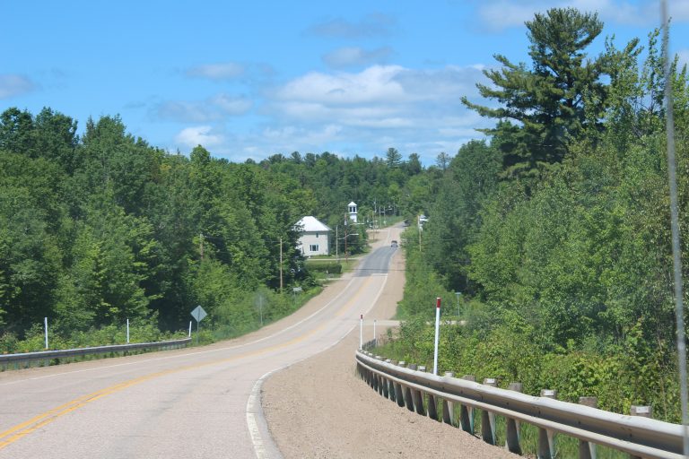 Roads in Canada - Canadien highways - Destination Canada